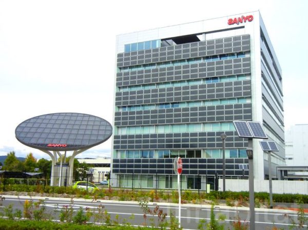 Pasang Panel Surya - Gedung Bertingkat yang menginspirasi