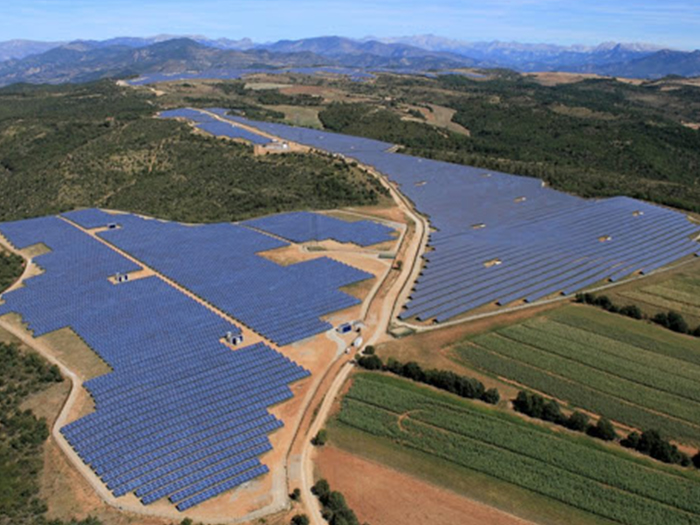 Panel PV Surya sebagai Sumber Listrik Digunakan 5 Kota Di Dunia